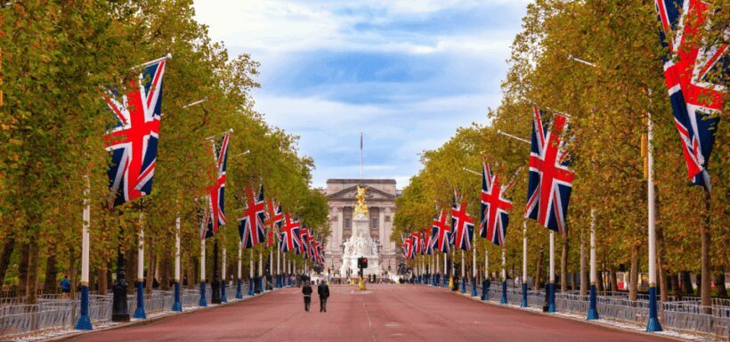 London: Changing of the Guard with a an APP - The Experience Through the Lens of Travelers