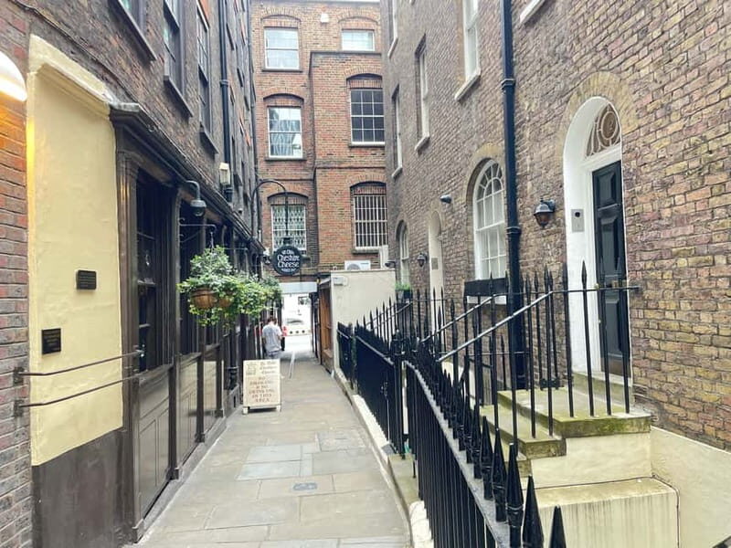 London: Charles Dickens Walking Tour for Small Groups - Who Should Consider This Tour?