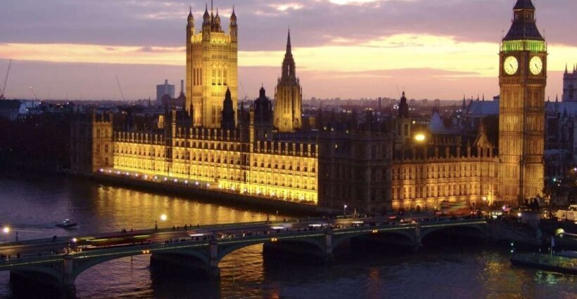 London: Christmas Eve City Tour with Dinner & Midnight Mass - FAQ