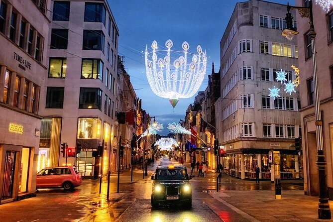 London Christmas Lights Guided Tour by Cab - A Classic Black Cab Adventure