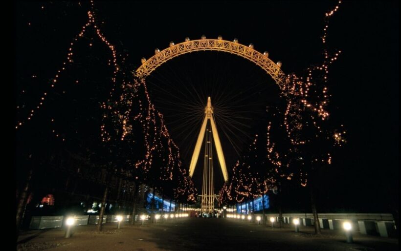 London: Christmas Lights Nighttime Bus Tour with Live Guide - The Value and Price