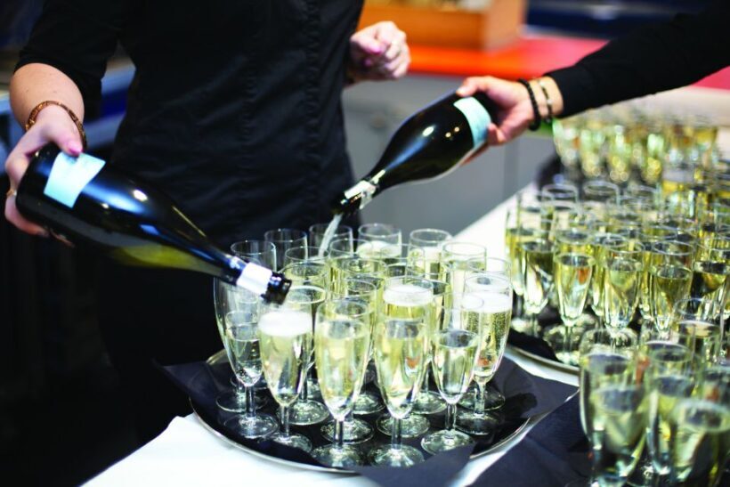 London: Christmas Party Lunch Cruise - The Experience in Detail