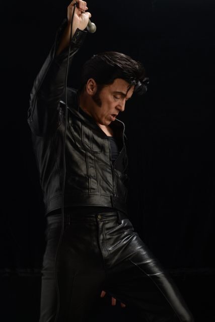 London: Dinner Cruise with Elvis Tribute on the Thames River - An In-Depth Look at the Experience