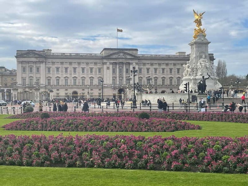 London: Essential Tour and Changing of the Guard, in Spanish - The Experience: What to Expect