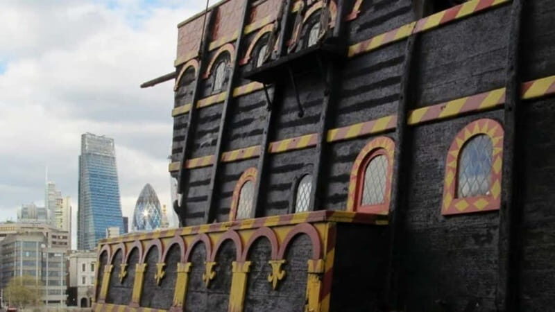 London: Family-Friendly Black Tudors Thames Walking Tour - The Sensory and Interactive Elements