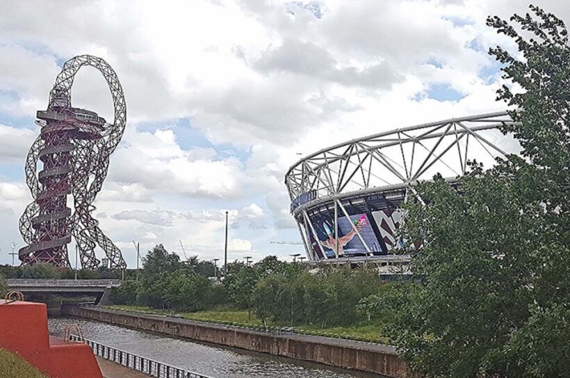 London Football and Stadiums Taxi Tour - Key Points