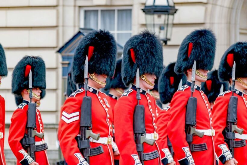 London: Full-Day Sightseeing Bus Tour with River Cruise - Transportation, Timing, and Practicalities