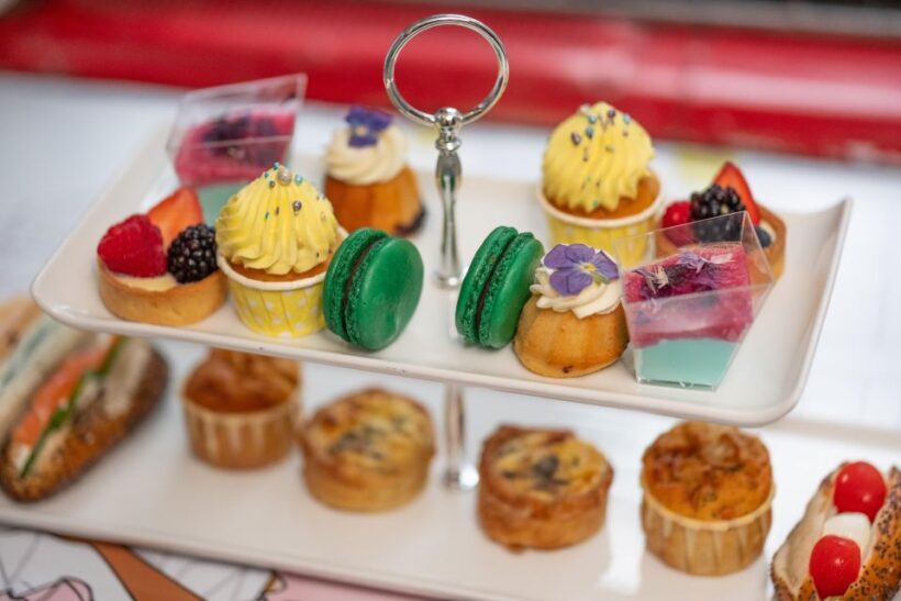 London: Gin and Afternoon Tea Bus Tour with Audio Guide - An In-Depth Look at the Tour Experience