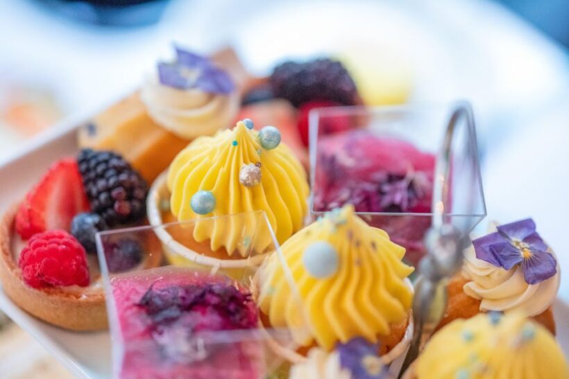 London: Gin and Afternoon Tea Bus Tour with Audio Guide - Comfort and Practical Tips