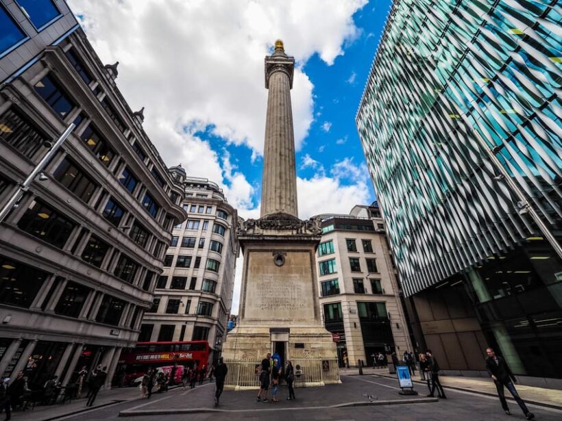 London: Guided Sightseeing Tour on a Vintage Open-Top Bus - The Atmosphere and Passenger Experience