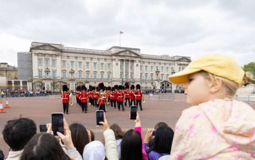 London: Guided Walking Tour with Changing Of The Guard - Introduction: A Balanced Look at London’s Classic Sights