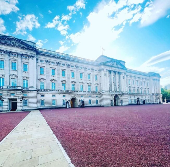 London: Guided Walking Tour with Changing Of The Guard - Witnessing the Changing of the Guard