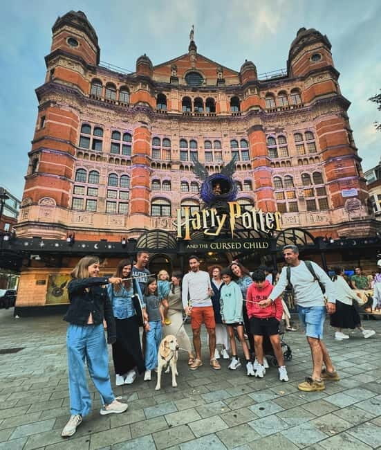 London: Harry Potter Tour in English, discover spells and secrets! - Key Points