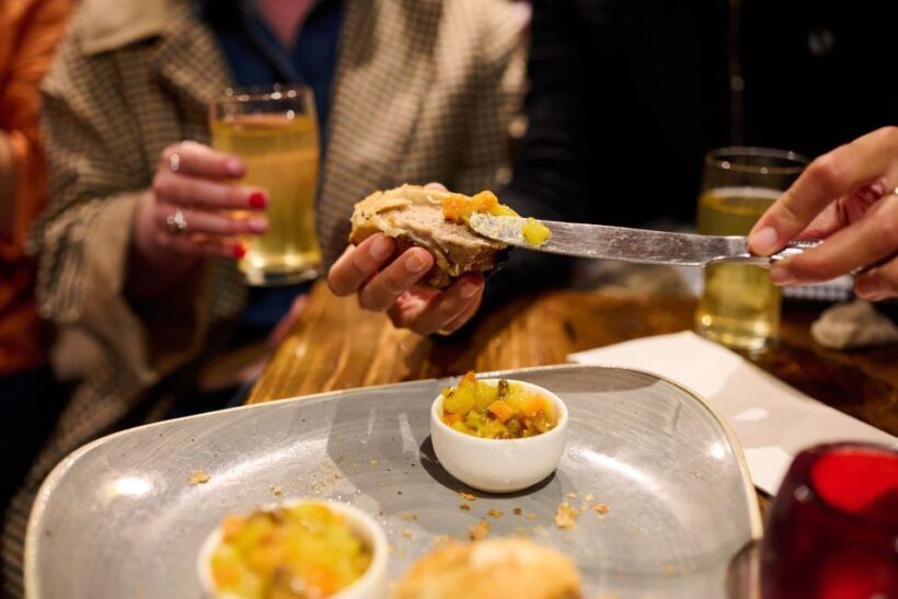 London: Historic Pubs, British Ales & Classic Dishes - An In-Depth Look at London’s Pubs and Food Scene