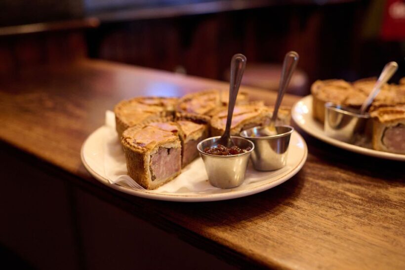 London: Historic Pubs, British Ales & Classic Dishes - The Sum Up