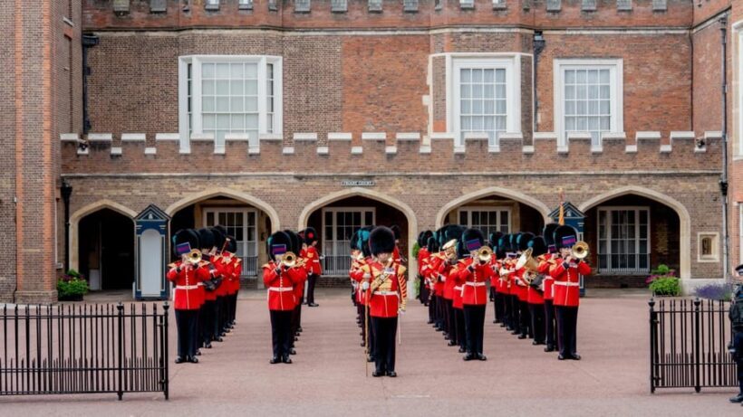 London: Hop-On Hop-Off Pass with Thames River Cruise 24 Hrs - What to Expect from the Tour