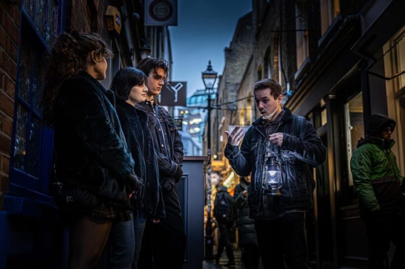 London: Interactive Jack the Ripper Walking Tour - The Atmosphere and Pacing