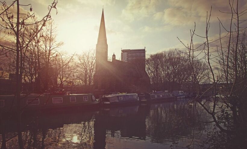 London: Islingtons Wine Sampling Tour with a Local - A Walk Through Islington’s Hidden Corners and Flavors