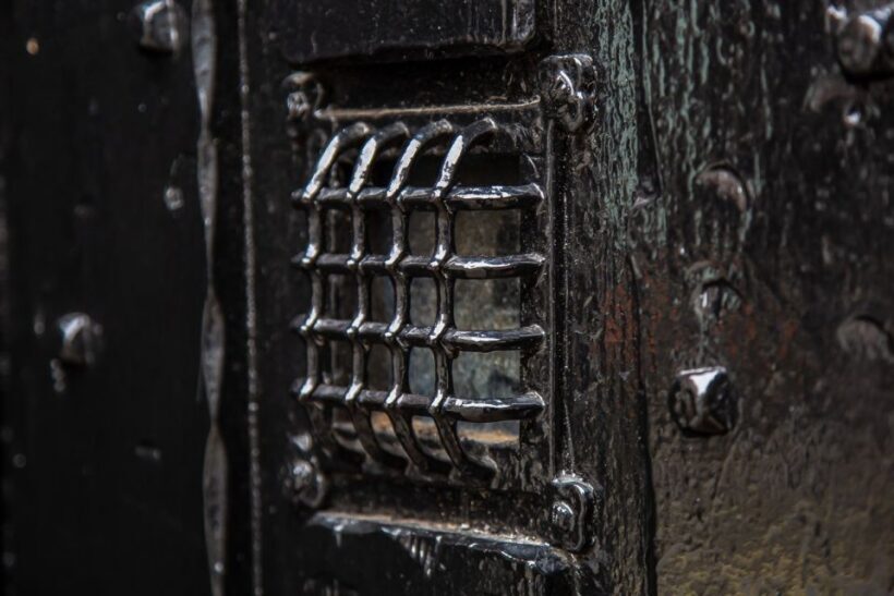 London: Jack The Ripper and Sherlock Holmes Bus Tour - Key Points