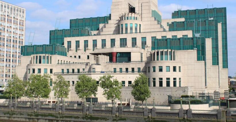 London: James Bond Filming Locations Bus Tour - Who Should Consider This Tour?
