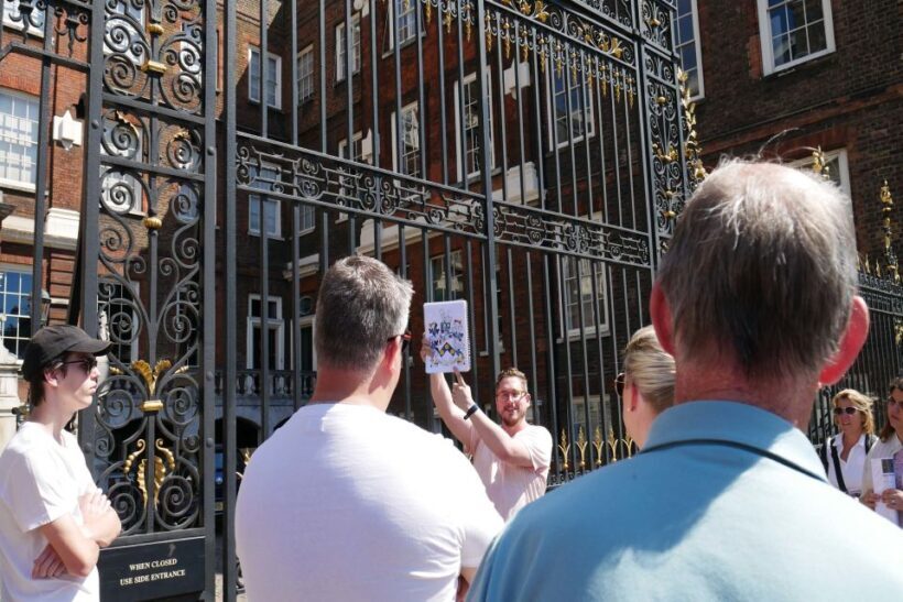 London: James Bond Filming Locations Bus Tour - FAQ