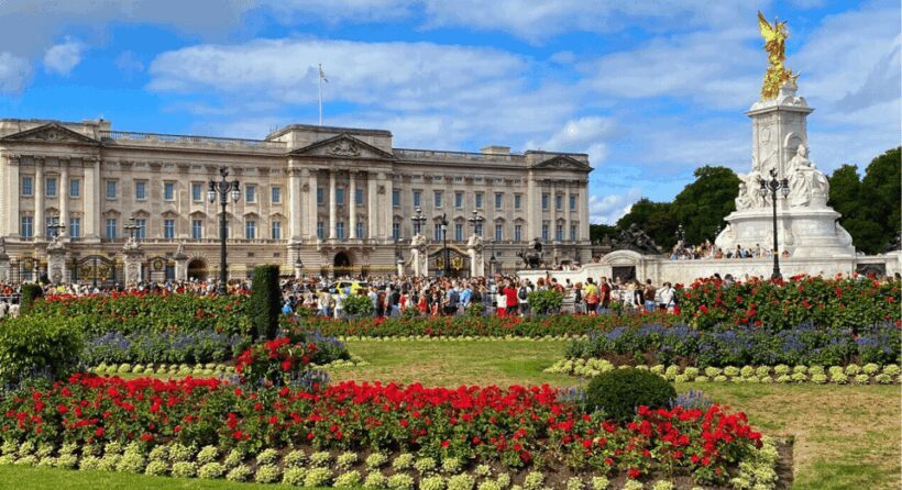London: London Sightseeing Walking Tour with 30+ Sights - A Deep Dive into the Experience