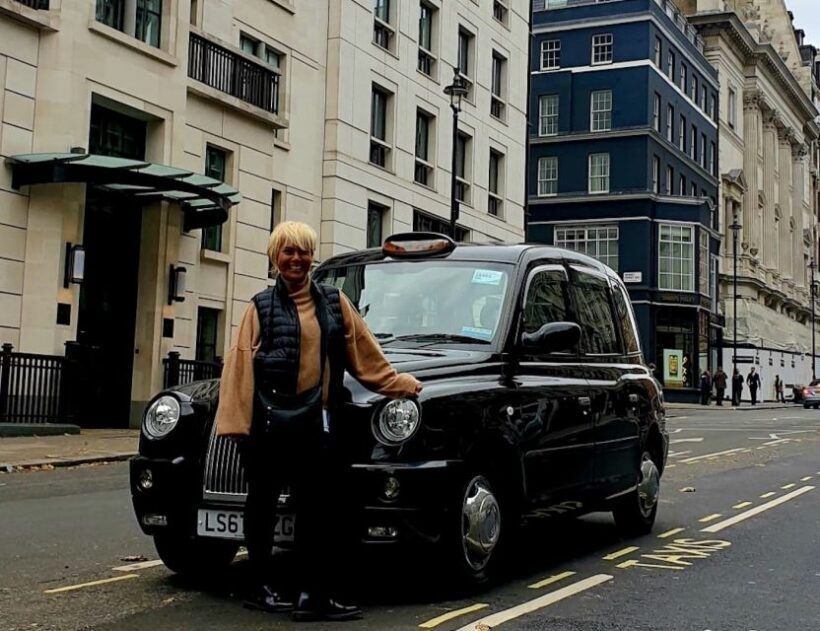 London: Monuments & Back Streets Guided Tour in Black Taxi - An In-Depth Look at the London Black Taxi Tour
