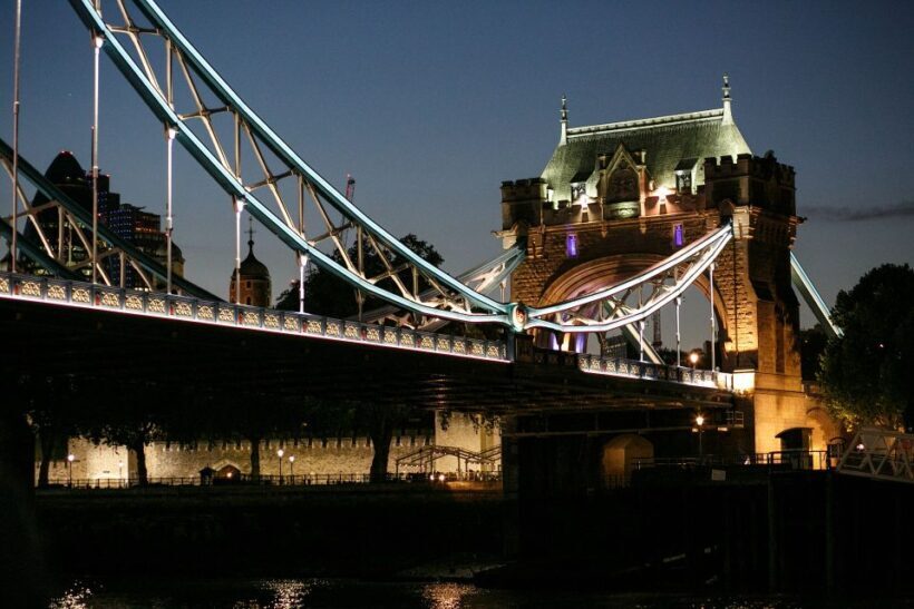London: Murder Mystery Cruise With 3-Course Dinner - Dining on the Thames: Whats on the Menu?