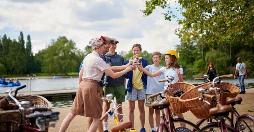 London: Private Family Guided Bike Tour with Childseats - Key Points