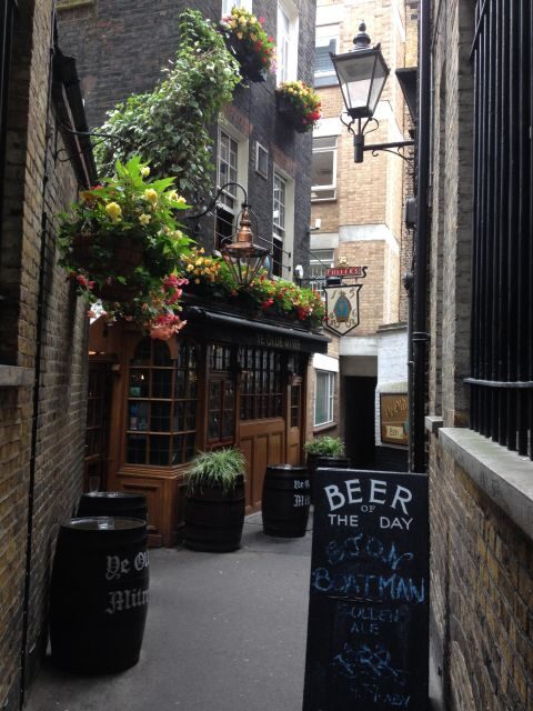 London: Private Tour Of Historic Pubs With A Friendly Guide - What You Can Expect from This London Pub Tour