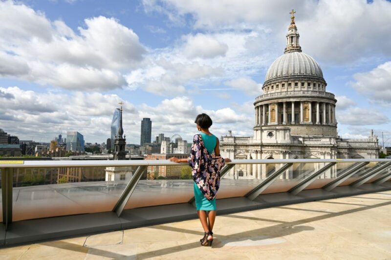 London: Professional Private Photoshoot and Edited Photos - Who Will Love This Experience?