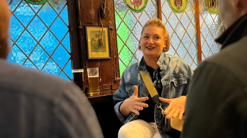 London: Royal Historic Pubs Walking Tour - The Pubs: Atmospheres and Offerings