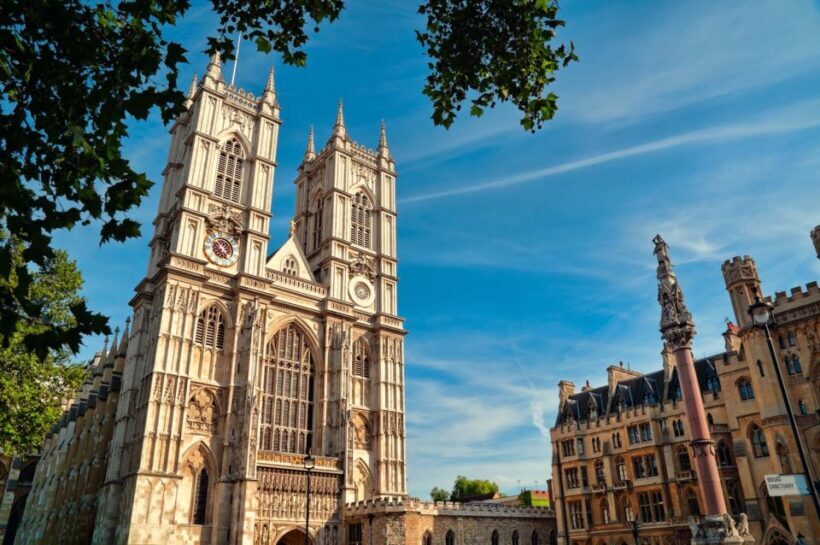 London: Royal Tour with Afternoon Tea at the Rubens - FAQ