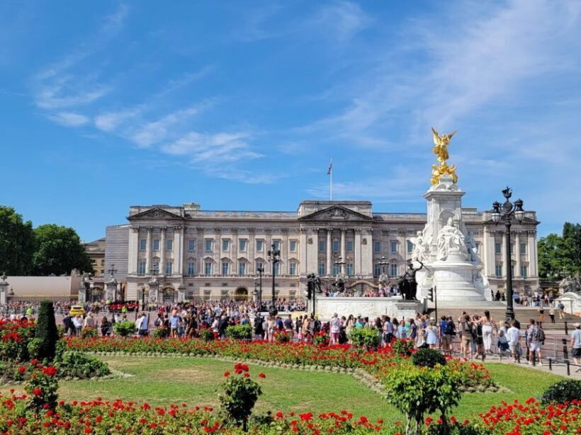 London: Royal Walking Tour and Buckingham Palace Audio Tour - The Sum Up