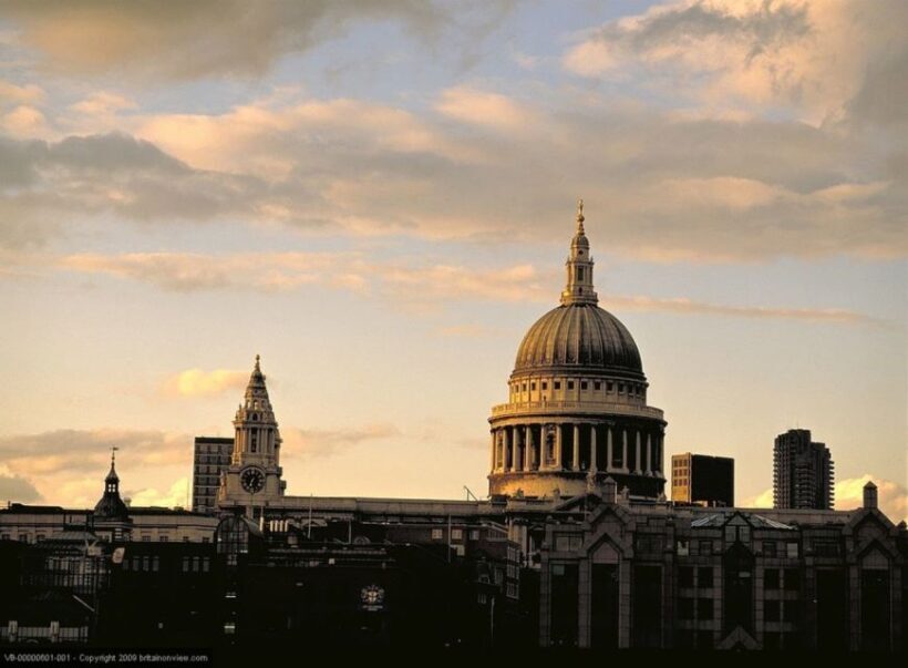 London: Sights and Sounds of Christmas Guided Half-Day Tour - FAQ
