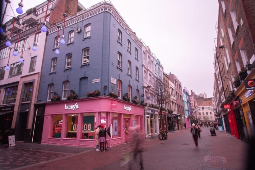 London: Taylor Swift London Boy Walking Tour - Key Points
