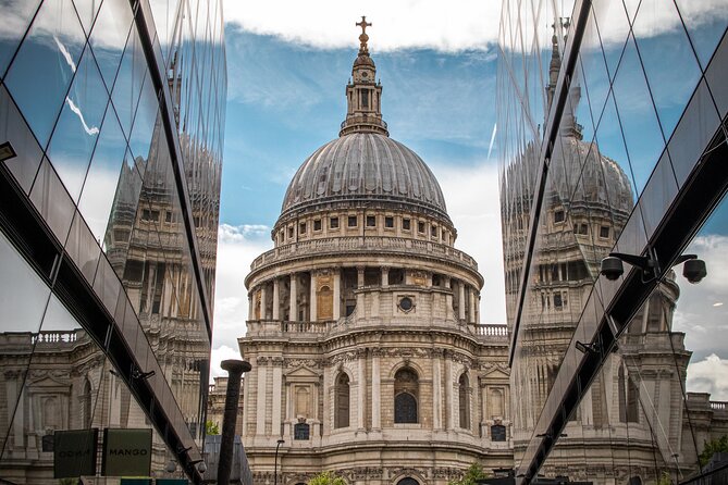 London Through the Lens: Iconic Photo Spots, Hidden Gems & Food. - Capturing the Millennium Bridge: A Walk Across History