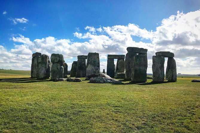 London to Stonehenge Shuttle Bus and Independent Day Trip - Experience at Stonehenge