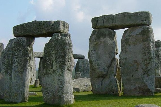 London to Stonehenge Shuttle Bus and Independent Day Trip - Getting to the Departure Location