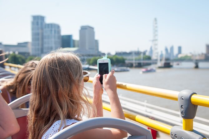 London Tootbus Kids Tour With Bespoke Live Guided Commentary - Accessibility and Meeting Point