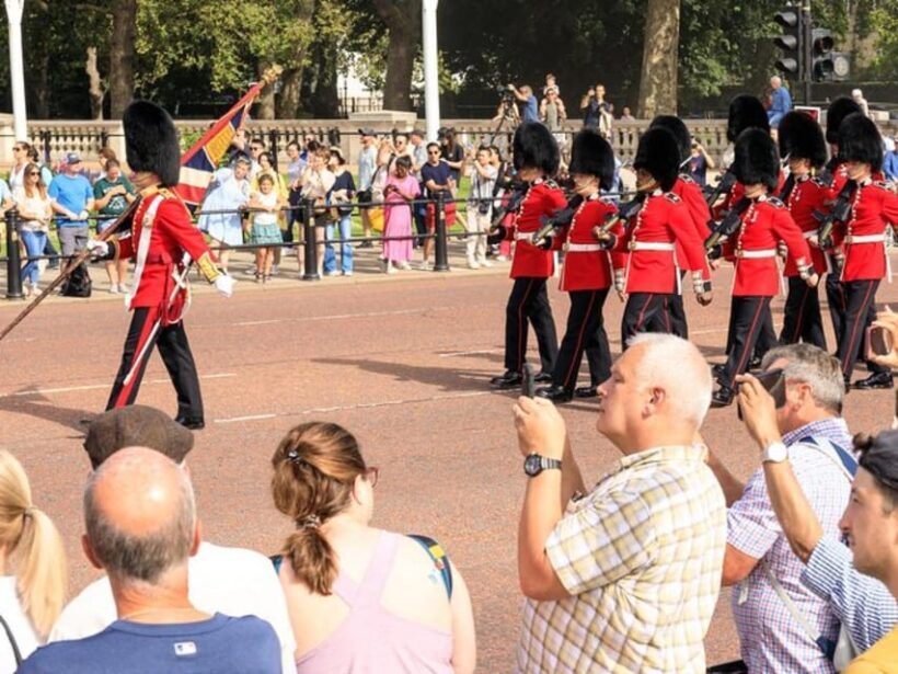 London: Top 30 Sights Walking Tour and Tower of London Entry - Key Points