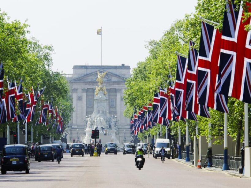London: Top 30 Sights Walking Tour and Tower of London Entry - FAQ