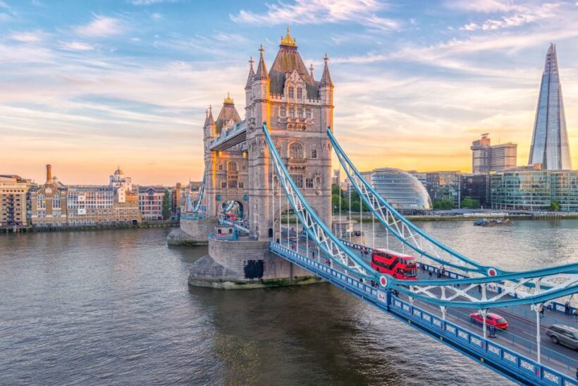 London: Top 30 Sights Walking Tour & St Pauls Cathedral - Key Points
