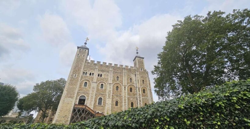 London: Tower of London and Crown Jewels Easy Access Tour - Authentic Experiences and Insights from Visitors