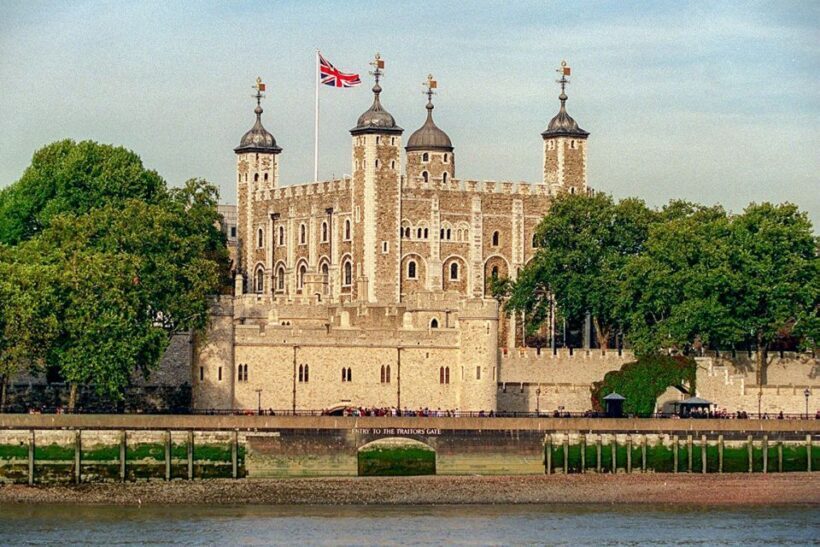 London: Tower of London & Changing of the Guard Experience - A Detailed Look at the Tour Experience
