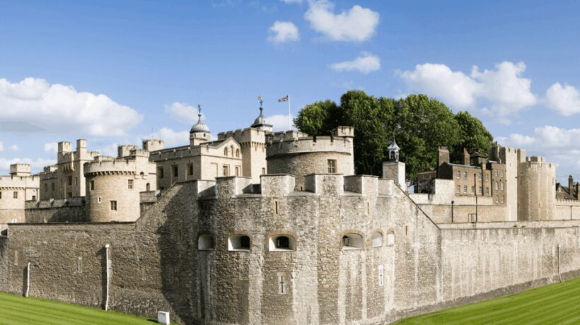 London: Tower of London Guided Tour and Nearby Rickshaw Ride - Key Points