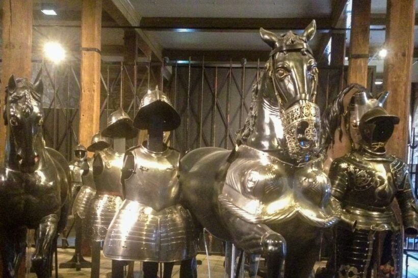 London: Tower of London, Thames Boat & Changing of the Guard - Key Points