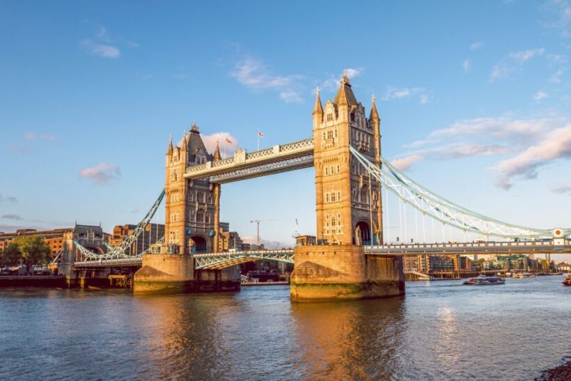 London: Vintage Bus Tour and London Eye Ticket - Key Points