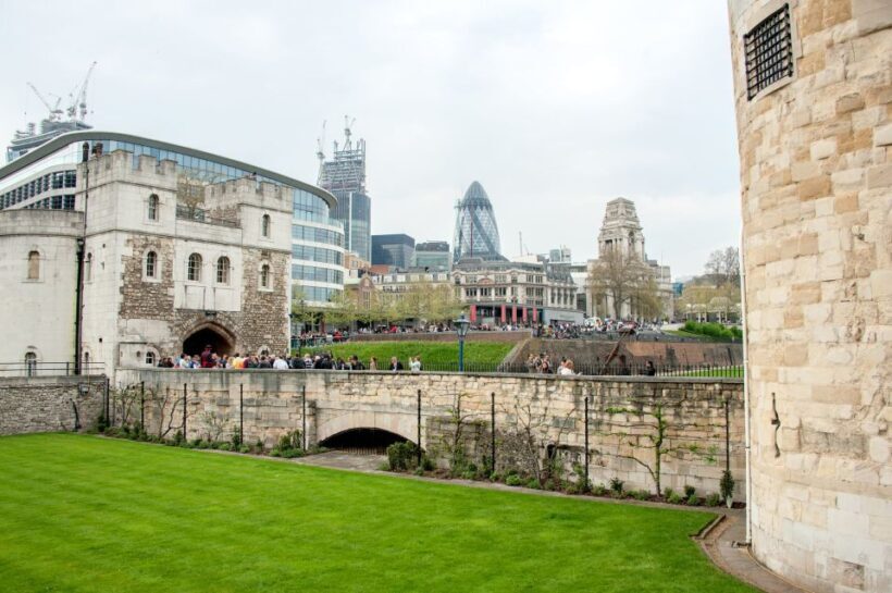 London: Vintage Bus Tour and London Eye Ticket - An In-Depth Look at the Tour Experience