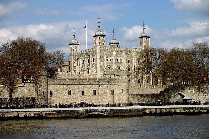 London Vintage Bus Tour Including River Thames Cruise With Optional Lunch - Exploring the Thames River Cruise